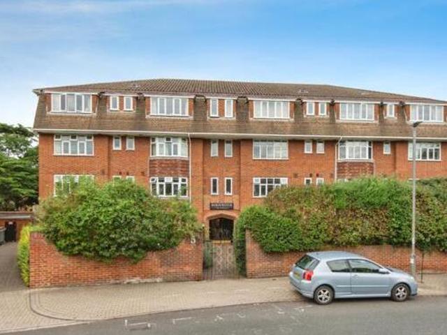 Inner Park Road, London, 1 Bedroom Flat