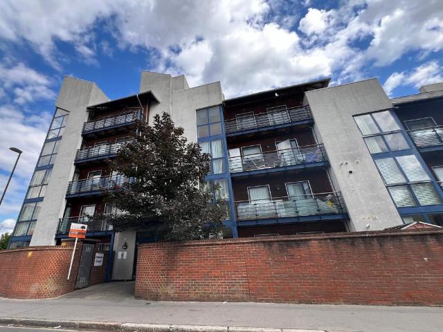 Innova Court, Leslie Park Road. 2 bed flat to rent £1,850 pcm £427 pw