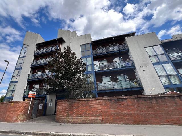 Innova Court, Leslie Park Road, Croydon CR0, 2 bed flat to rent, £1,850 pcm | PrimeLocation