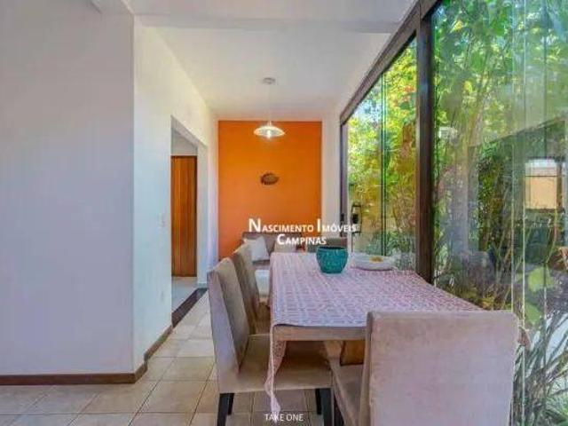 Inacreditável! Casa Ampla com 4 Dormitórios e 1 Suíte, 378 m² por R$ 1.380.000