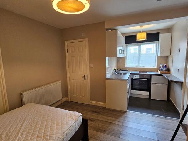 INC BILLS* Studio flat to rent in Cricklewood