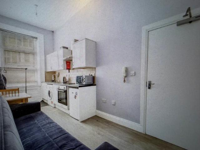 Includes Water 1st Floor 1 Bed Flat Open Plan