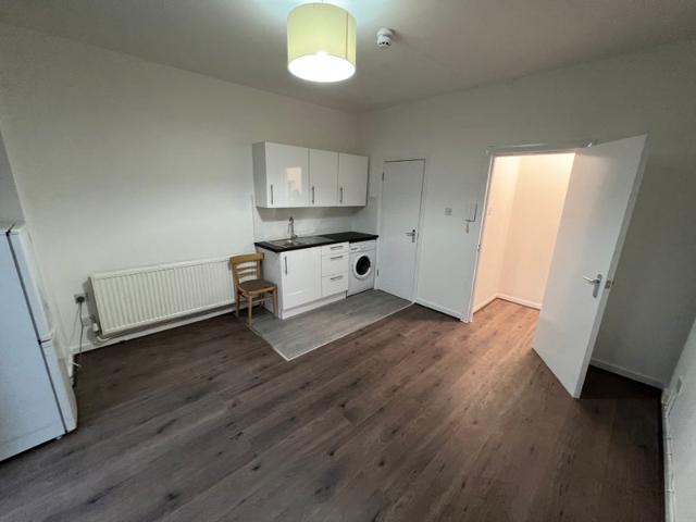 “Includes bills except Council tax” lovely studio