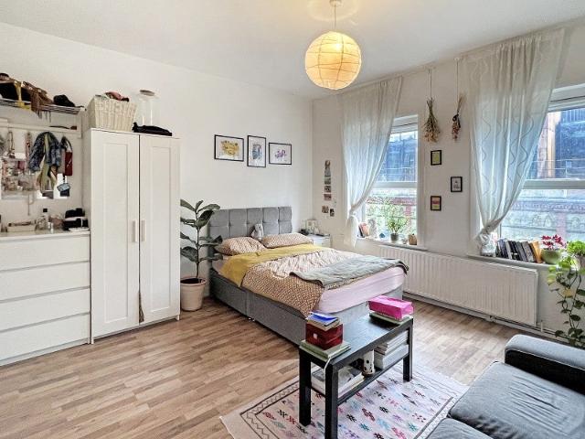Including bills modern studio flat near tube stati