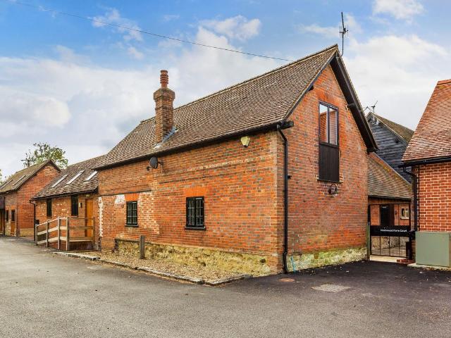 Inclusive Of Rent Water, Electric And Broadband RH5, 1 bed cottage to rent, £1,250 pcm | PrimeLocation