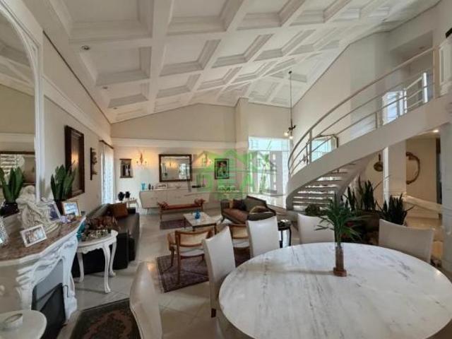 Incomparavel Casa na Vila Madalena, 5 Suítes, 4 Vagas, Quintal e Churrasqueira