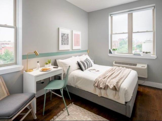 Incredible duplex apt on Hart