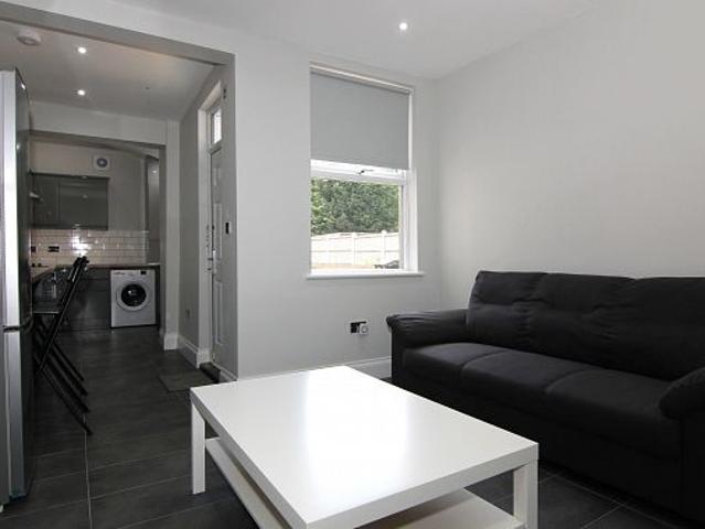 Incredible 4 Bedroom, 2 Bath Student House in Sheffield