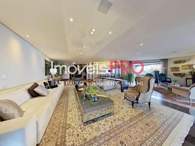 Incrível apartamento com 600 m² localizado em Moema totalmente reformado