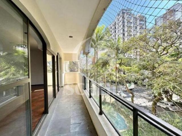 Incrivel apartamento em Moema, região Nobre Recém reformado 2 vagas de garagem