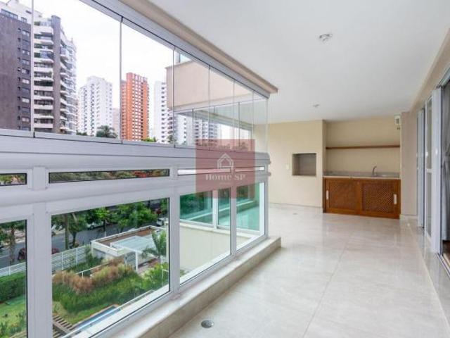 Incrível apartamento no Campo Belo, 3 suites e 3 vagas