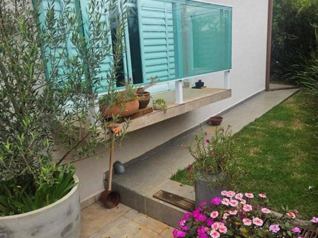 Incrível Casa em Mairiporã 4 dormitórios térrea Plana Jardim!