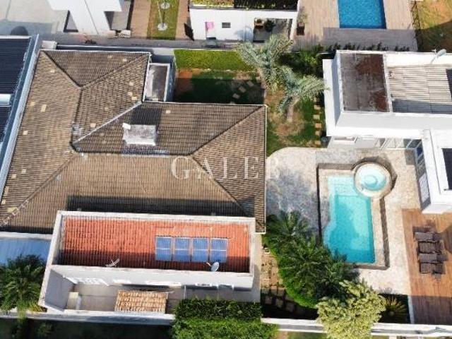 Incrível casa térrea moderna com piscina, academia e campo de futebol, área de 1.044, além da área d