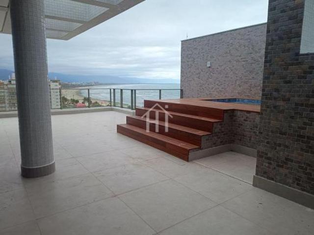 Incrível cobertura com vista para o mar e montanhas!