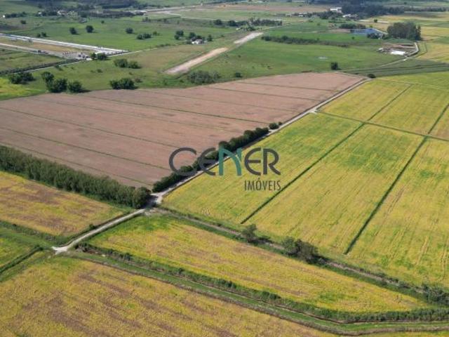 Incrível fazenda de 260 ha com 84 ha de lagoas e dentro da cidade em Taubaté SP