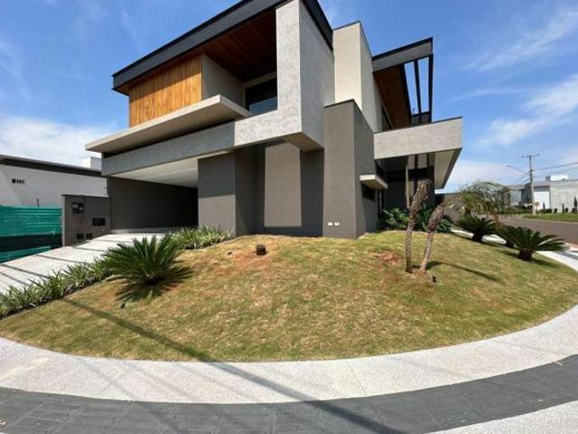 Incrível Sobrado de Esquina com Design Moderno e Sofisticado