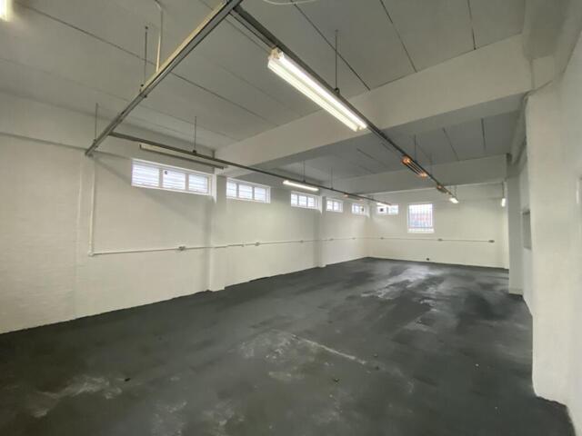 Industrial For Rent Londres London 2223 ES100030253