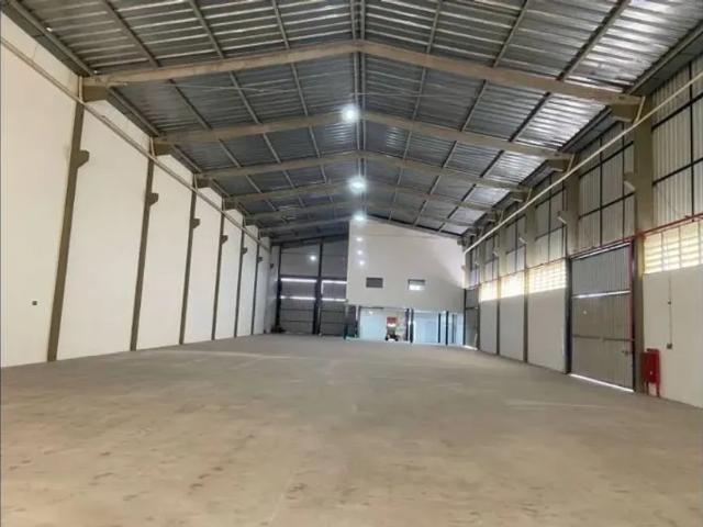 Galpão 1.575 m² com acesso para carreta, AVCB e pátio 815 m² – Locação Jundiaí/SP