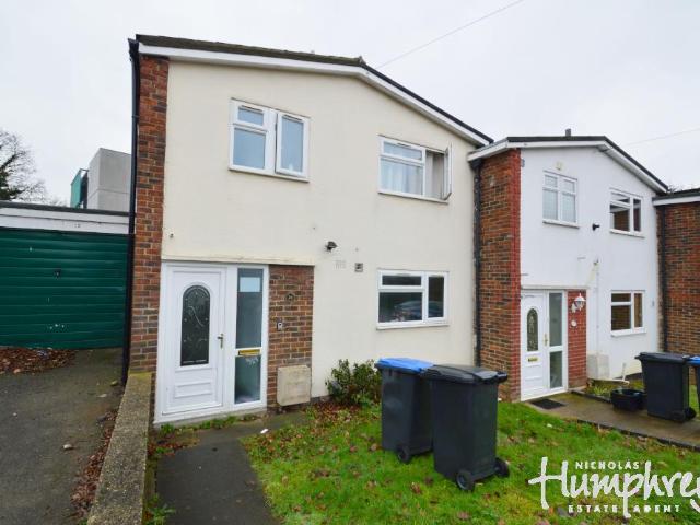 Indells, Hatfield AL10 4 bed terraced house to rent £2,400 pcm £554 pw