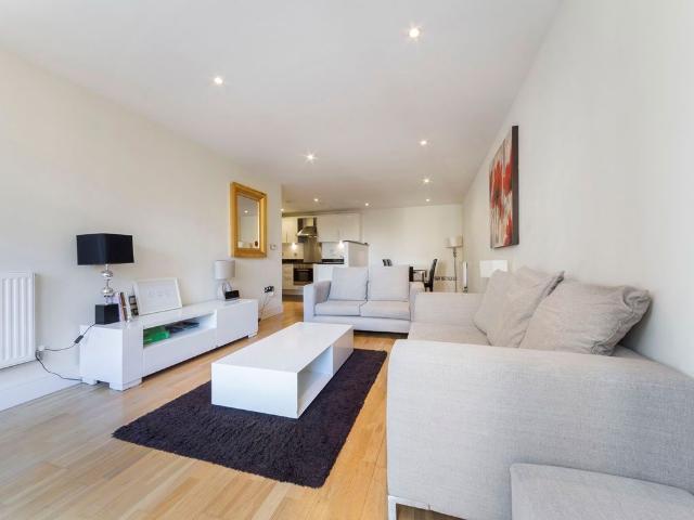 Indescon Square, Canary Wharf E14, 3 bed flat to rent, £3,300 pcm | PrimeLocation