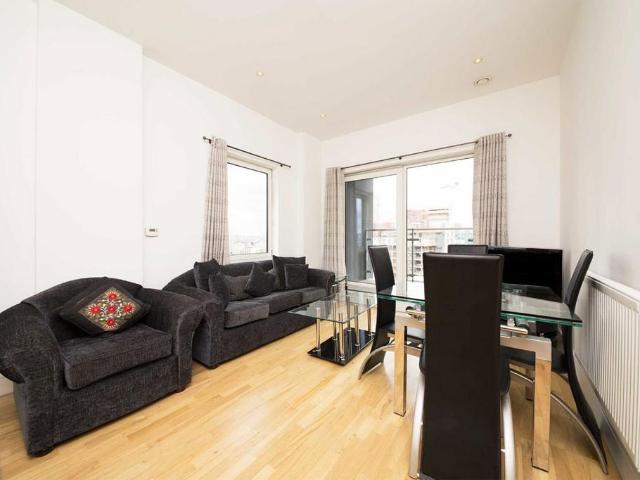 Indescon Square, London E14 1 bed flat to rent £2,000 pcm £462 pw