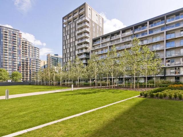 Indescon Square, London E14 2 bed flat to rent £2,500 pcm £577 pw