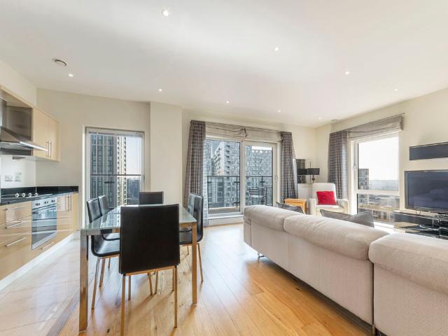 Indescon Square, London E14, 3 bed flat to rent, £3,600 pcm | PrimeLocation
