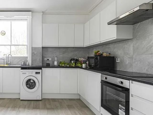 Indesign Bathrooms, 110 Sheen Road, London, TW9 1UR, United Kingdom | 3 bed house for rent #167382633 | Rentberry