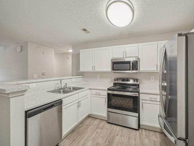 Independence Park 3 Bedroom Apartment for Rent at 215 William Penn Plz, Durham, NC 27704