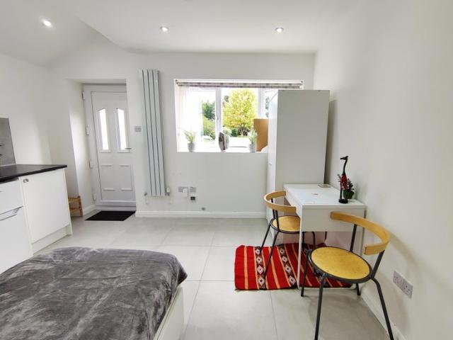Independent double guest room