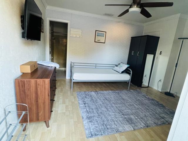 Independent entrance room in W Boca