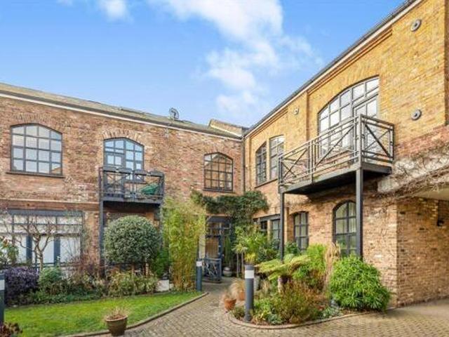 Independent Place, Dalston, 3 Bedroom House