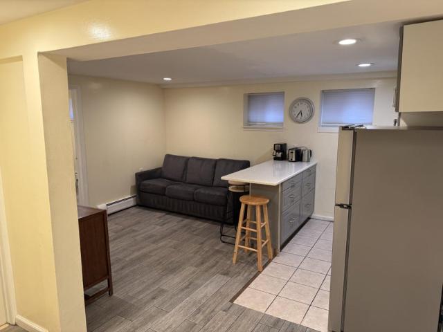Independent room with private kitchen and bathroom
