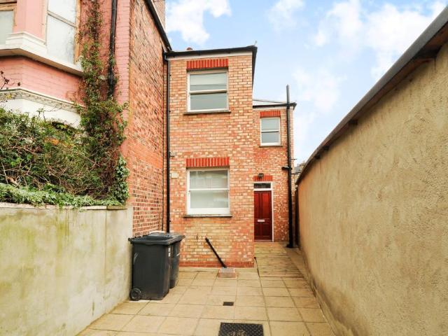 Inderwick Road, Crouch End, London 2 bed mews to rent £2,250 pcm £519 pw