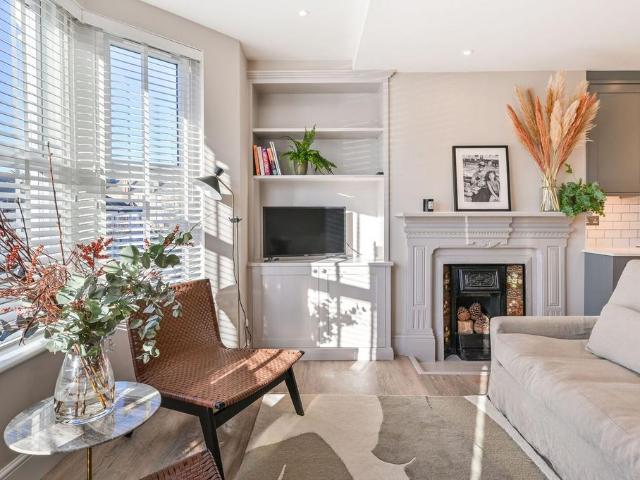 Inderwick Road, Crouch End, London, N8 2 bed flat to rent £5,417 pcm £1,250 pw