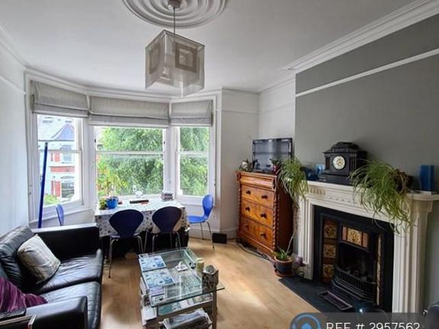 Inderwick Road, London, N8 2 bed flat to rent £2,200 pcm £508 pw