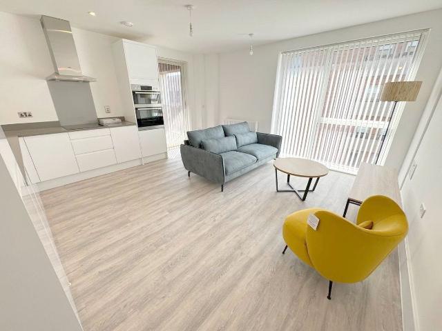 India Way, London NW7, 1 bed flat to rent, £1,850 pcm | PrimeLocation