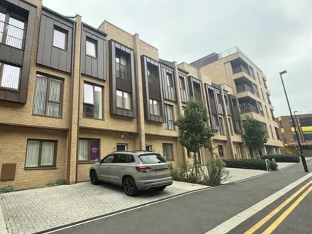 India Way, London, NW7 1TX, United Kingdom | 3 bed townhouse for rent #130542409 | Rentberry