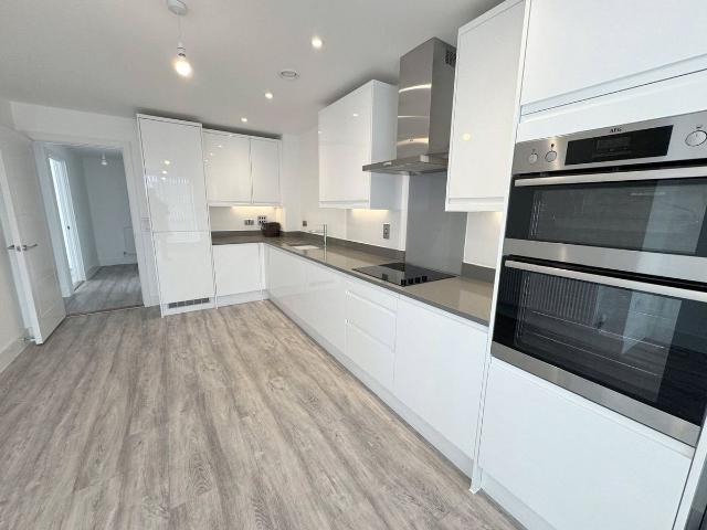 India Way, London NW7, 2 bed flat to rent, £2,300 pcm | PrimeLocation