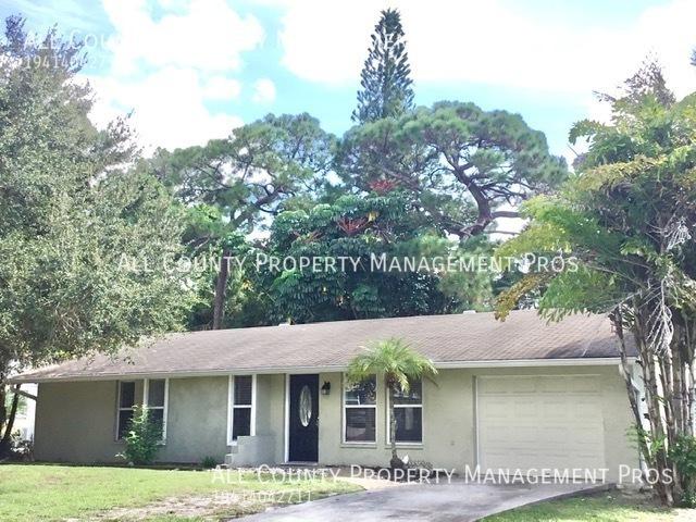 Indian Beach Sapphire Shores / Pet Friendly, Fenced Yard SFH / 1 Car Garage / No HOA