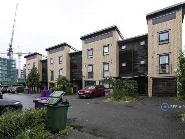 Indigo Mews, London, E14 4 bed end of terrace house to rent £3,450 pcm £796 pw