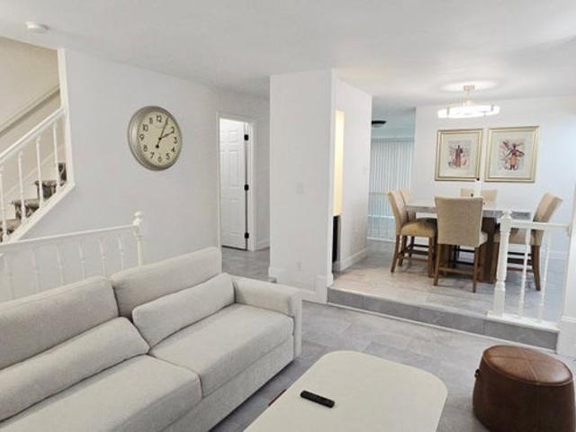 Individual BR in a townhouse available for rent