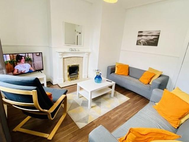 Individual Room in a fantastic 5 double bedroom student house