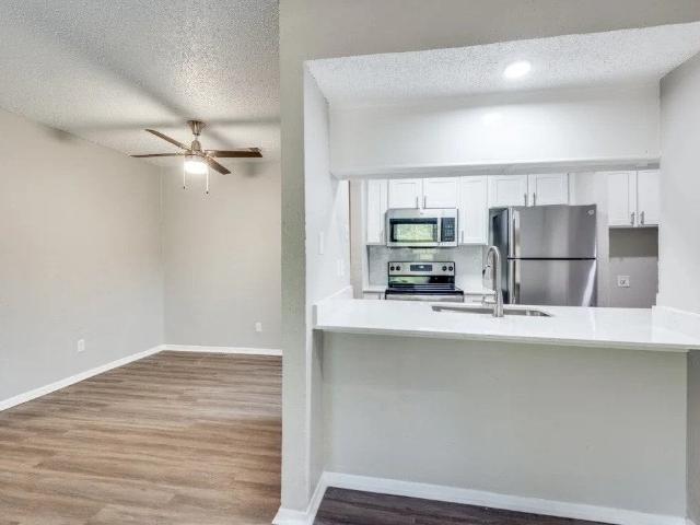 Infinity on the Oaks 3 Bedroom Apartment for Rent at 9236 Church Rd, Dallas, TX 75231 Lake Highlands