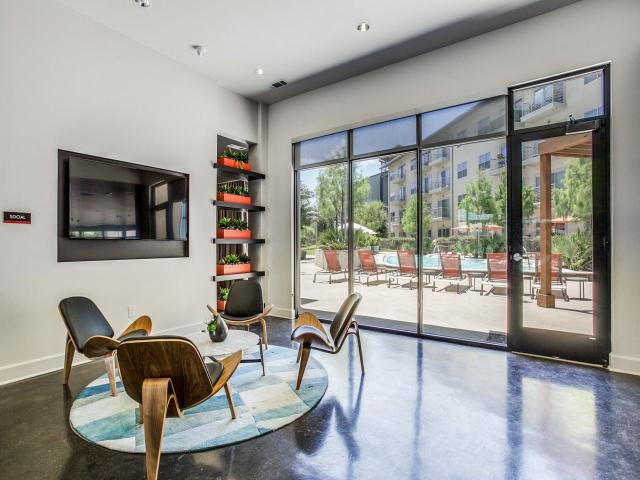 Infinity on Yorktown 2 Bedroom Apartment for Rent at 660 Yorktown St, Dallas, TX 75208