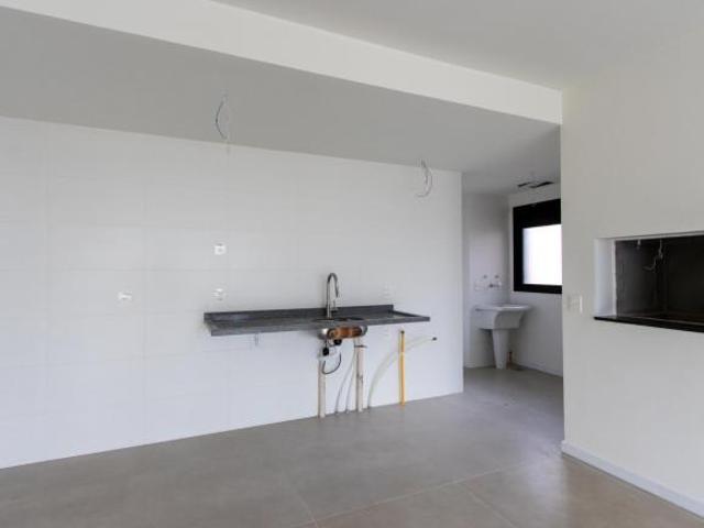 Infra Completa 3 Dormitórios sendo 1 suíte 1 Banheiro social acesso para os dois quartos. churrasque