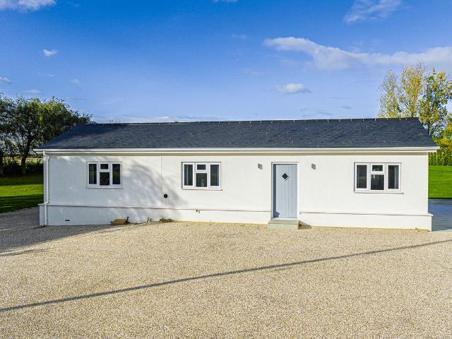 Ingatestone Road, Ingatestone CM4, 1 bed bungalow to rent, £1,600 pcm | PrimeLocation