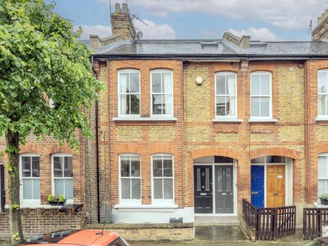 Ingelow Road, London SW8 2 bed flat to rent £2,500 pcm £577 pw