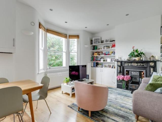 Ingham Road, West Hampstead NW6, 2 bed flat to rent, £2,708 pcm | PrimeLocation