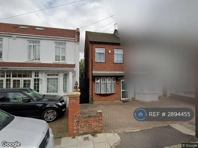 Inglehurst Gardens, Ilford, IG4 4 bed semi detached house to rent £2,700 pcm £623 pw